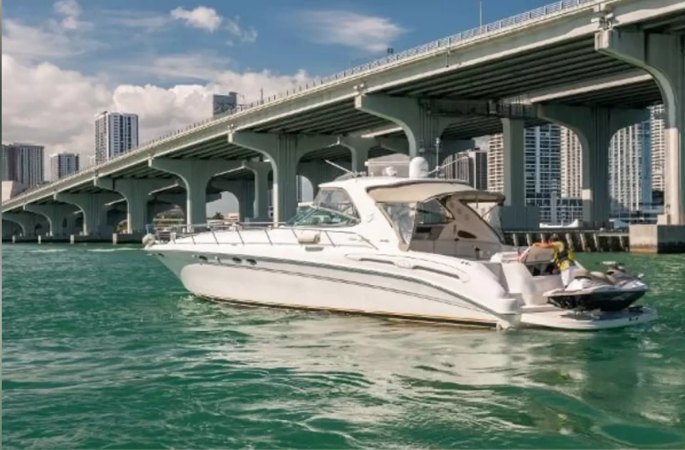 2000 Sea Ray 540 Sundancer 58' Yacht For Sale | BETTSY | Seattle Yachts
